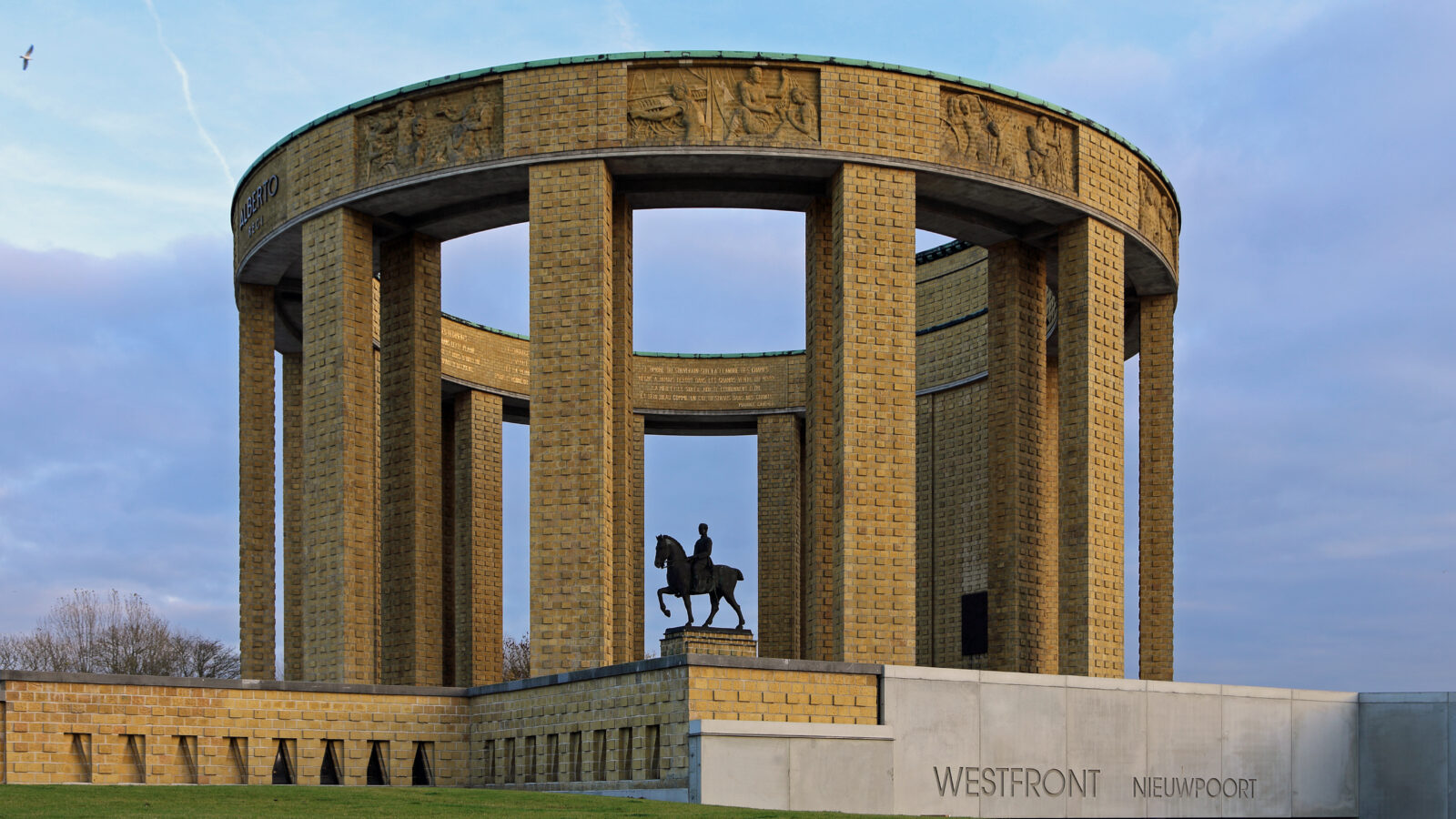Monument au Roi Albert Ier - Nieuport, Flandre Occidentale